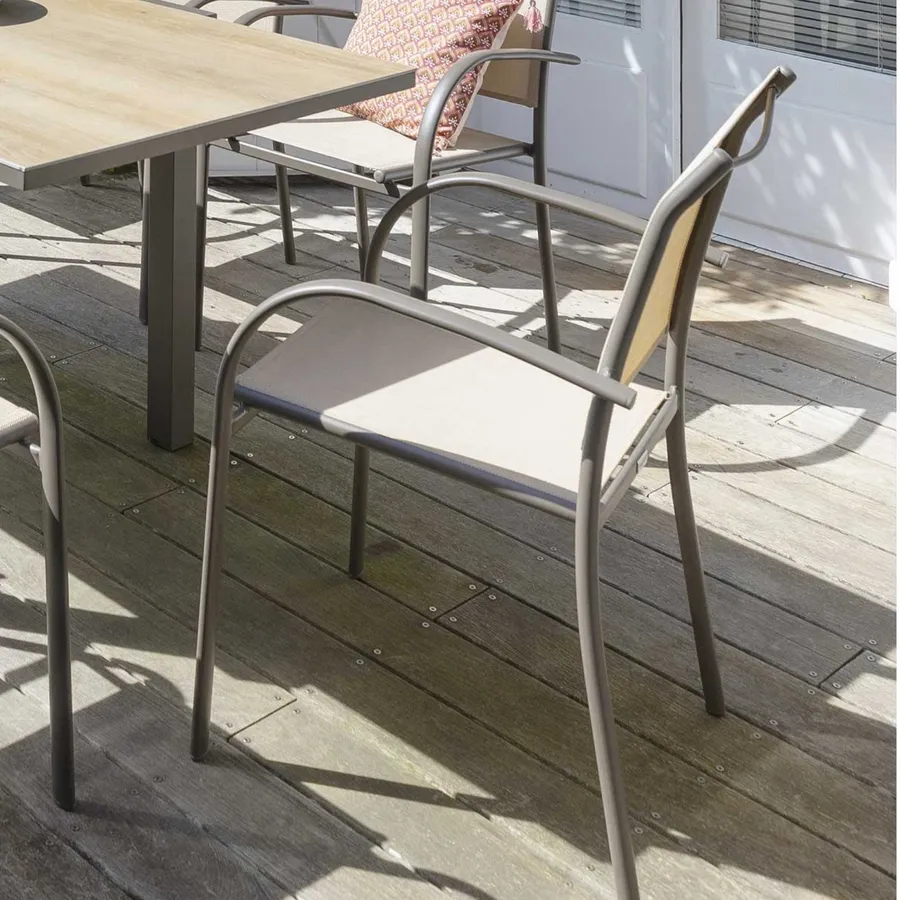 Sedia da giardino con braccioli tondi in alluminio marrone e textilene ...