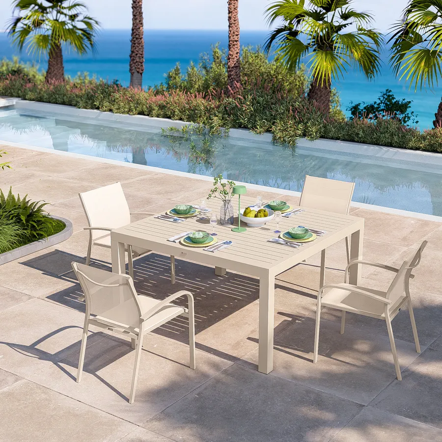 Set pranzo vaniglia con tavolo 136x136 cm e 4 sedie con braccioli tondi ...